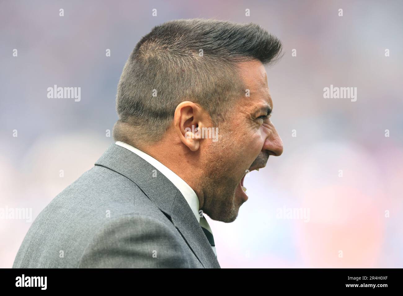 Celtic manager Fran Alonso on the touchline during the Women's Scottish ...