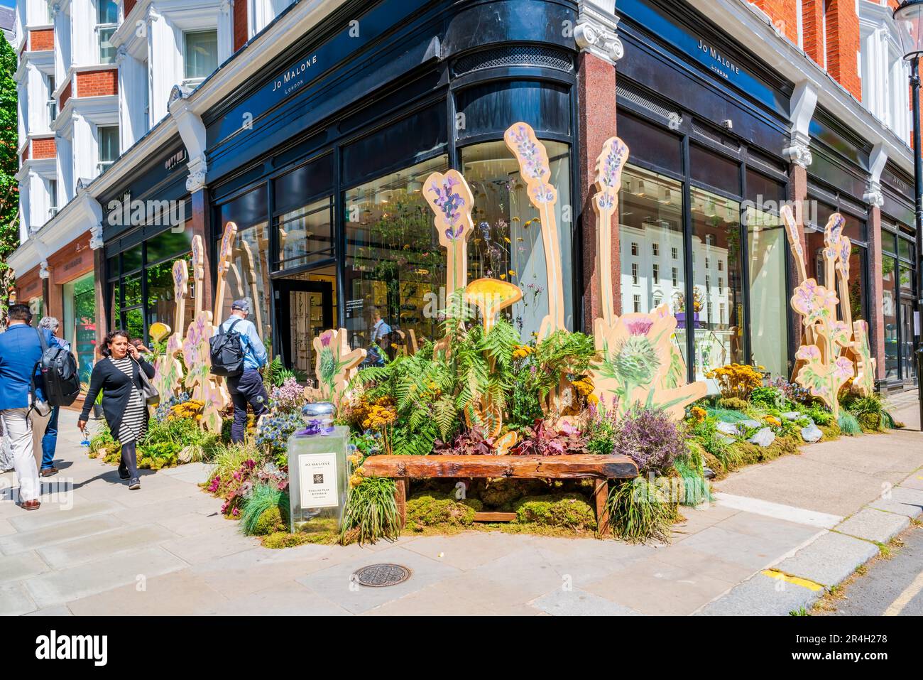 LONDON, UK - MAY 26, 2023: Spectacular floral displays for Chelsea in ...