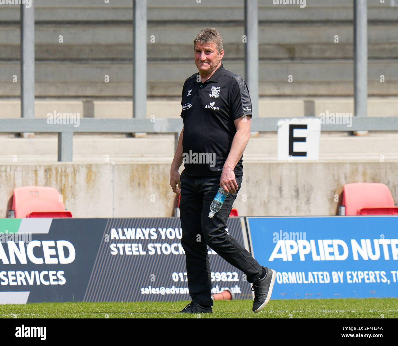 Tony Smith head coach of Hull FC inspects the pitch before the Betfred ...