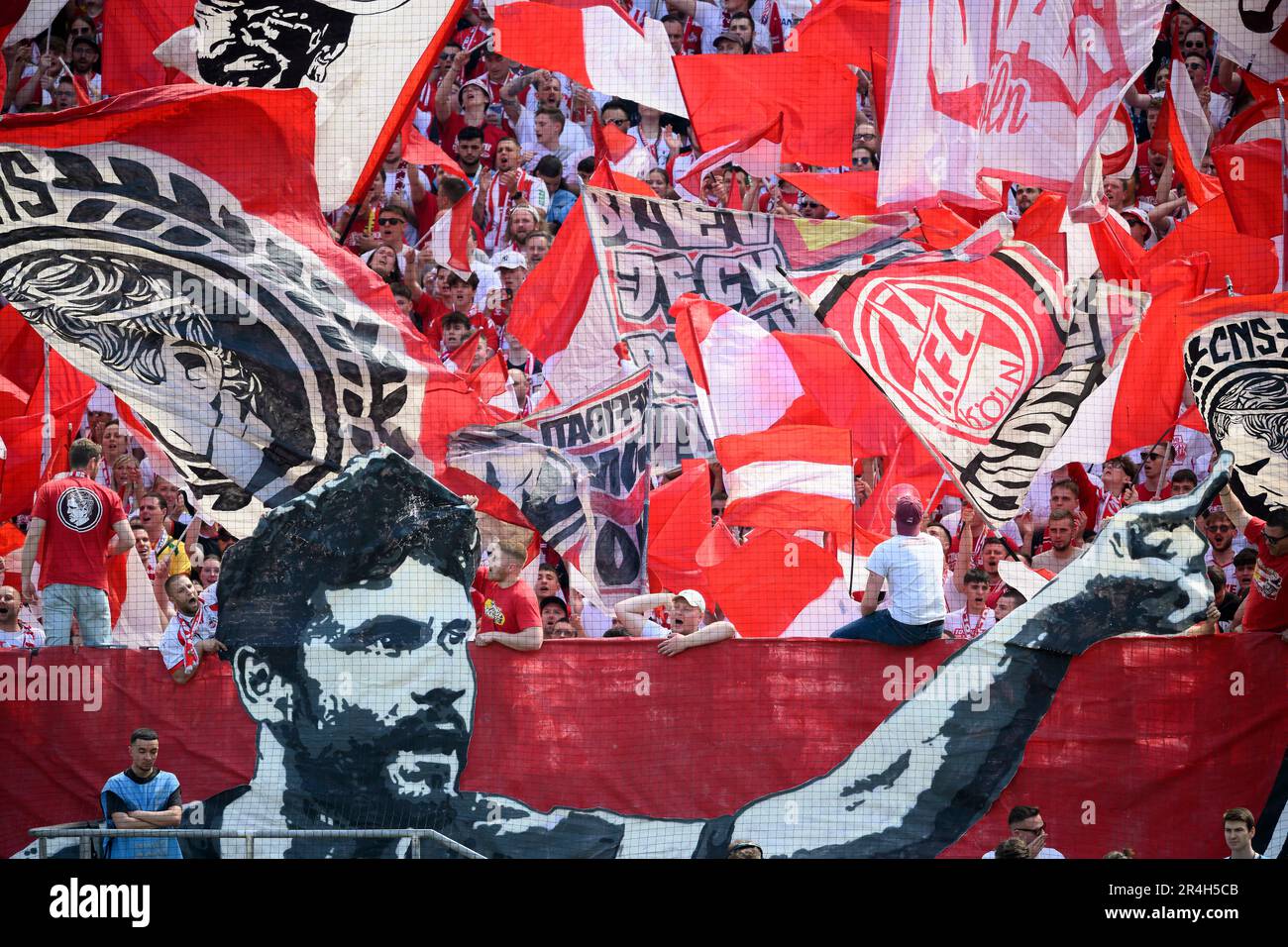 Supporter say goodbye hi-res stock photography and images - Alamy