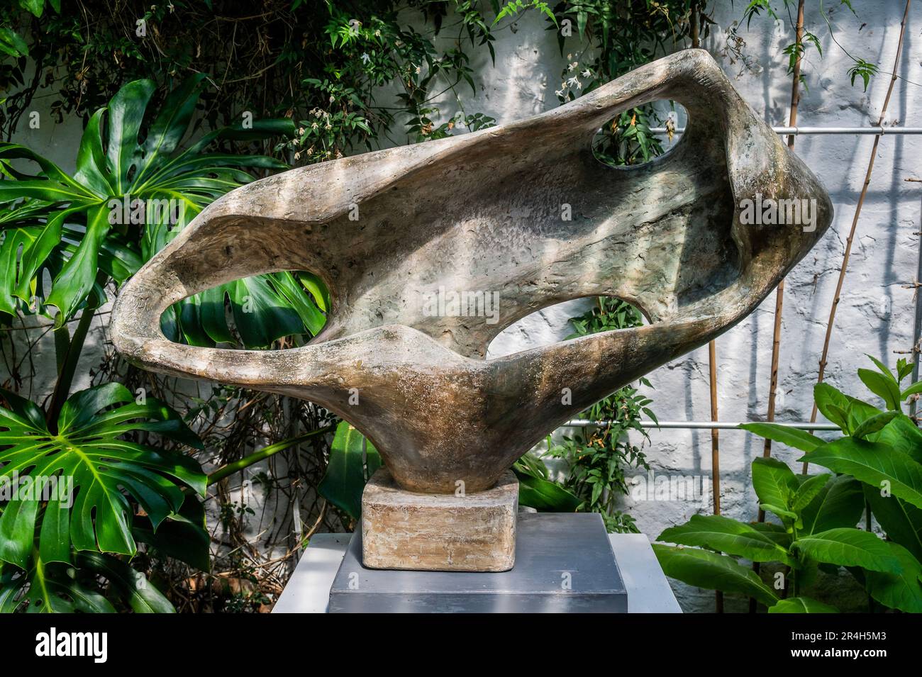 Sea Form (Porthmeor) 1958. Plaster and aluminium - The Barbara Hepworth ...