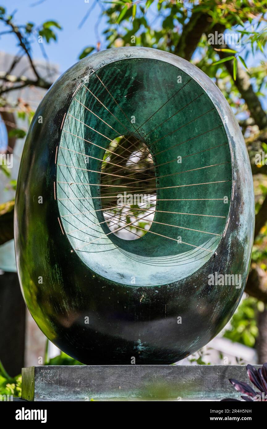 Barbara hepworth st ives spring hi-res stock photography and images - Alamy