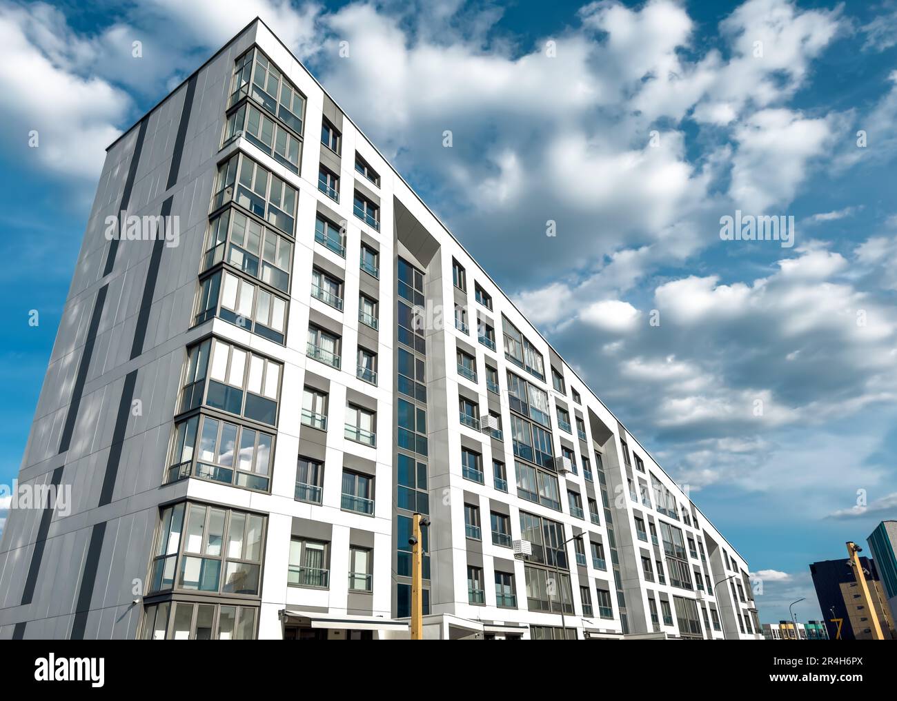 Condo building exterior hi-res stock photography and images - Alamy