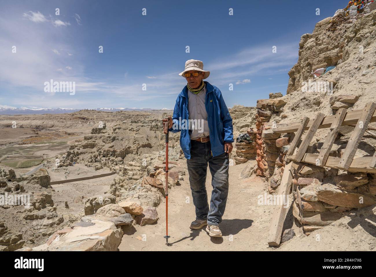 (230528) -- ZANDA, May 28, 2023 (Xinhua) -- Rigzin Wangzhab walks ...