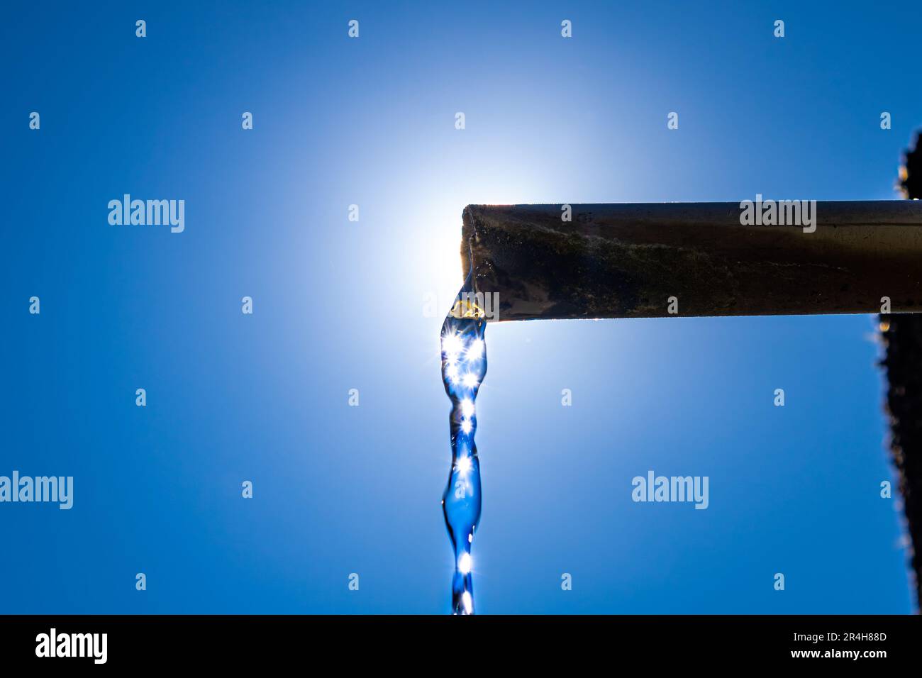 Minimalist sun vector hi-res stock photography and images - Alamy