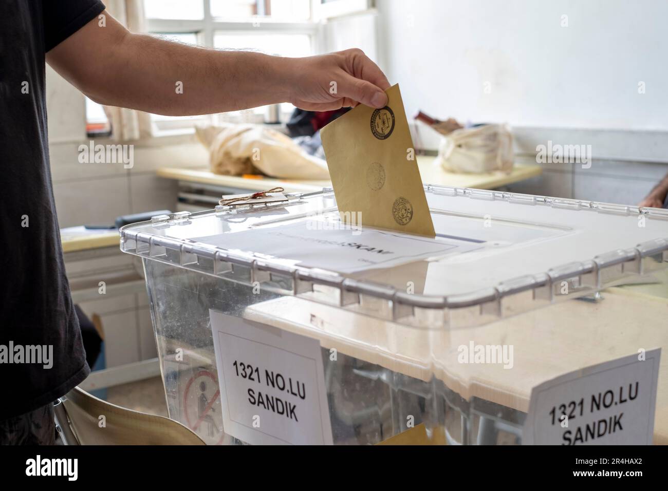 Together with her mother and baby, they are voting in the 2023 Turkish ...