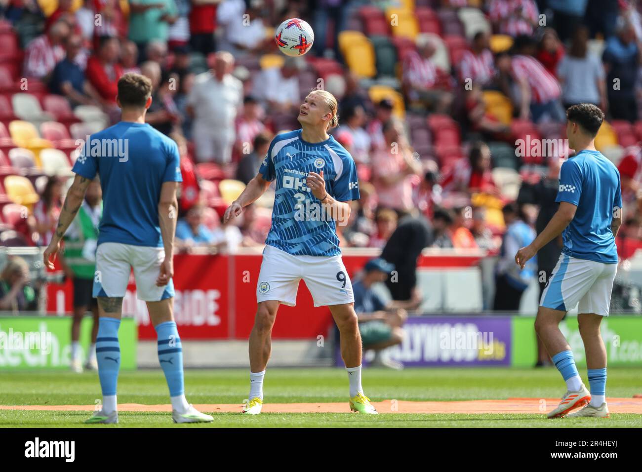 Erling Håland #9 of Manchester City in the pregame warmup session during the Premier League ...