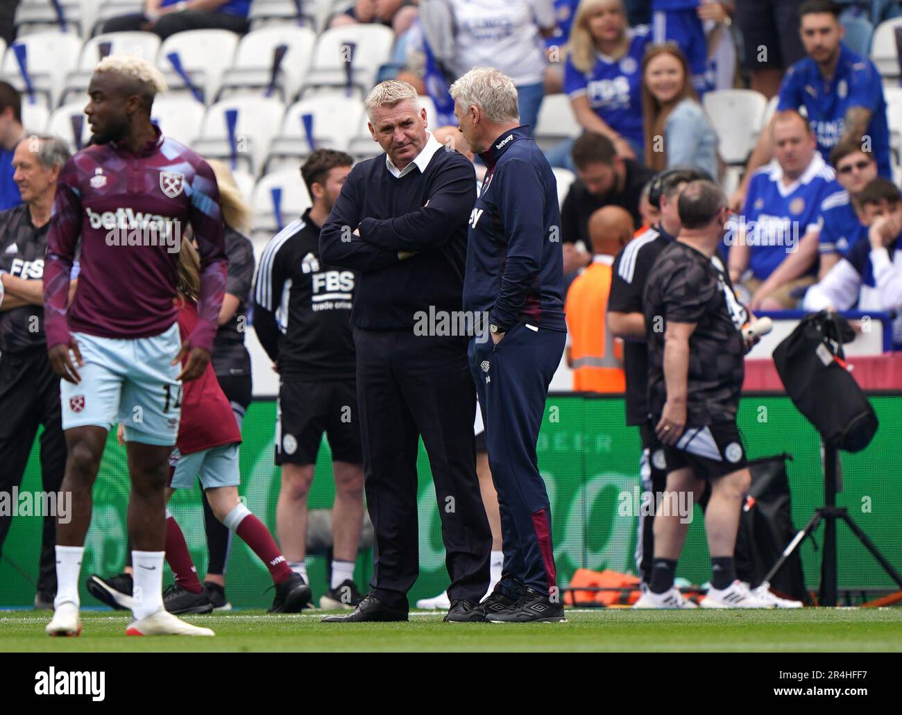 Leicester City manager Dean Smith and West Ham United manager David ...