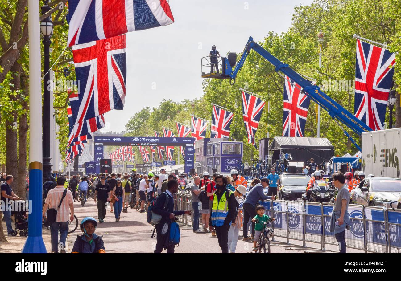 London, UK. 28th May 2023. Cyclists pass through The Mall during Ford ...