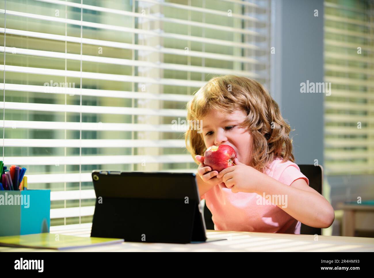 Online lessons for children. Homeschooling and distance kids education ...