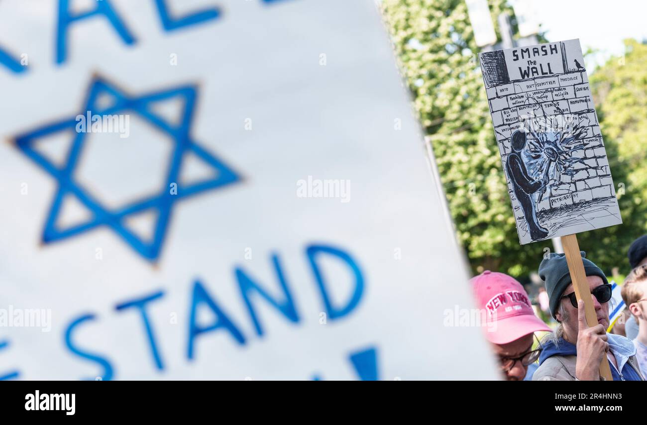 Roger waters poster hi-res stock photography and images - Alamy