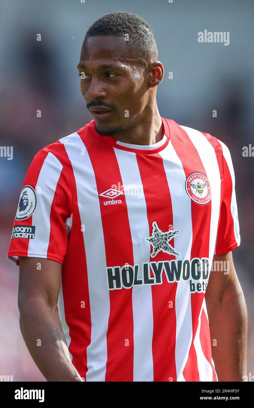 Ethan Pinnock #5 of Brentfordduring the Premier League match Brentford ...