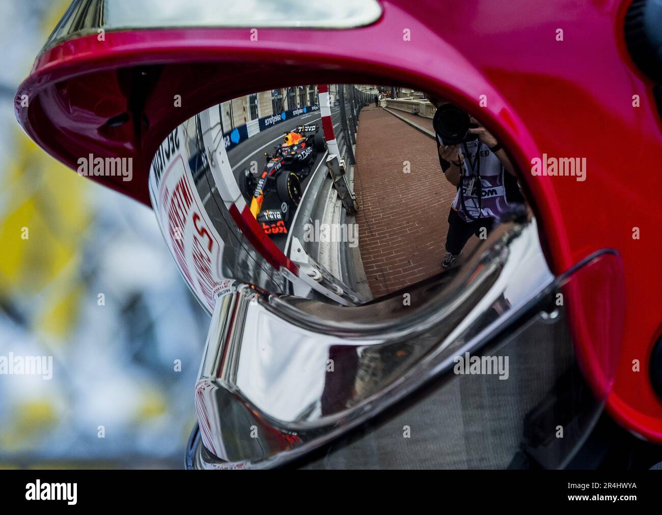 F1 drivers crash helmet hi-res stock photography and images - Alamy