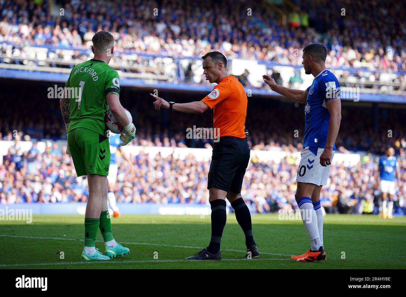 Referee Stuart Attwell speaks to Everton goalkeeper Jordan Pickford ...