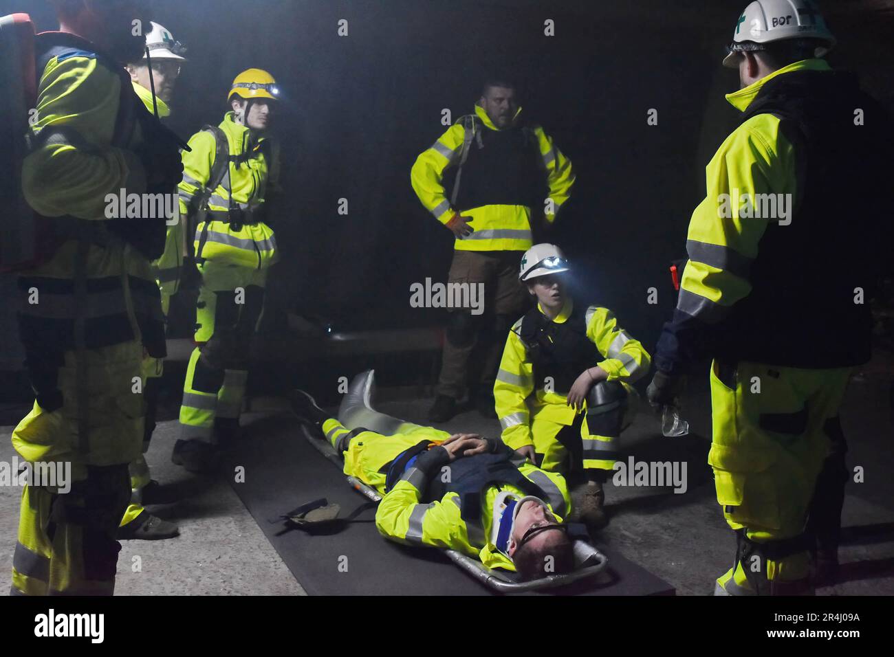Evacuation of an injured person hi-res stock photography and images - Alamy