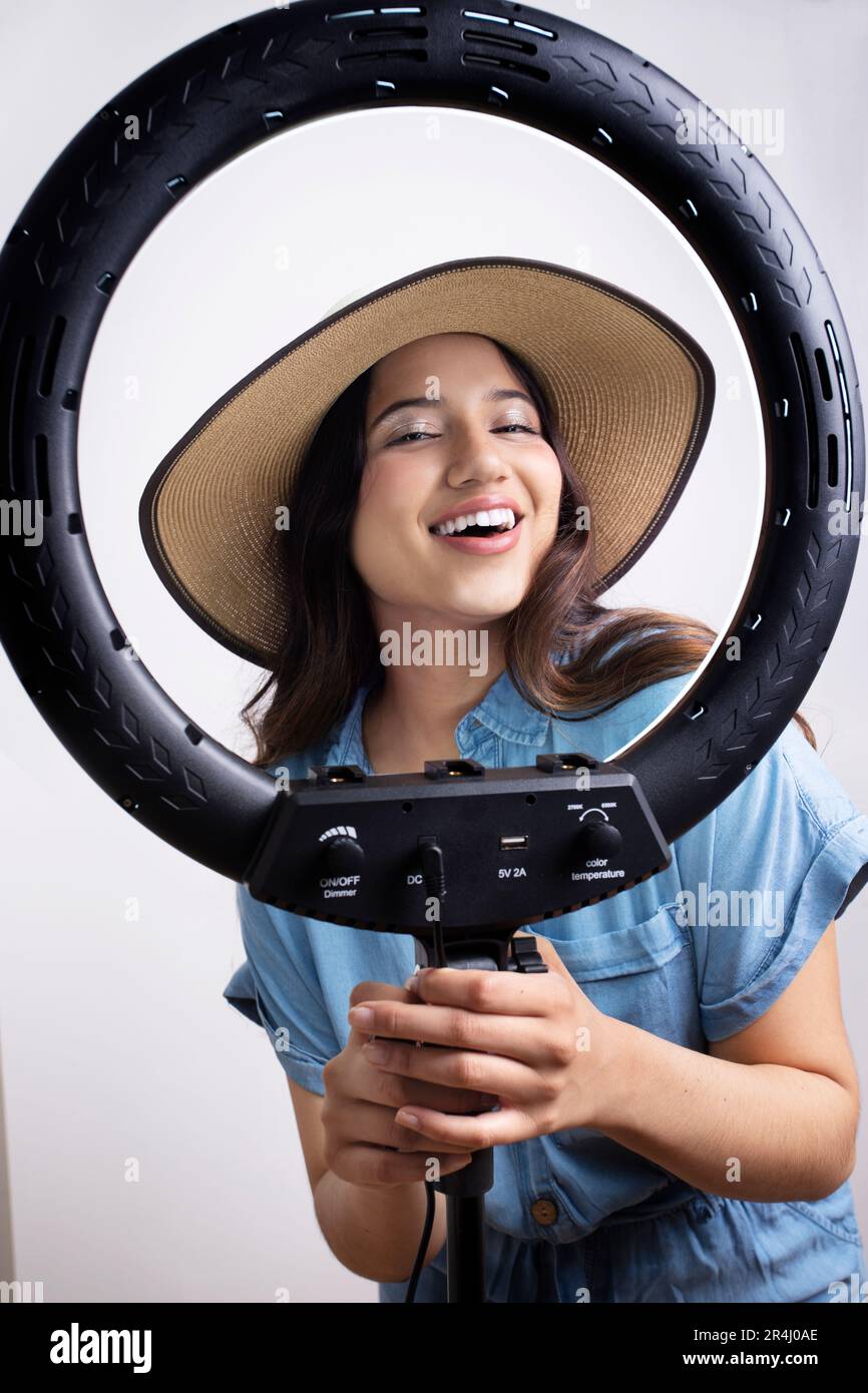 Makeup lighting hi-res stock photography and images - Alamy