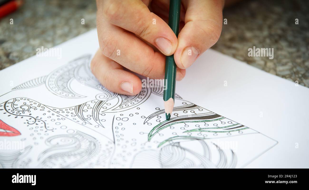 Girl drawing on sheet paper hi-res stock photography and images - Alamy
