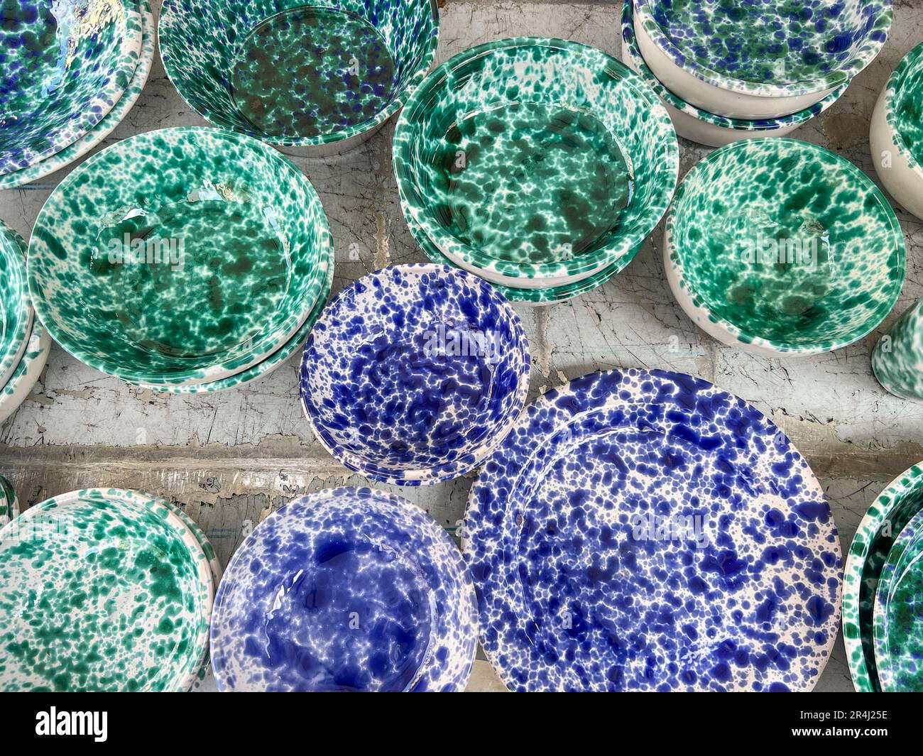 Clay plates hi-res stock photography and images - Alamy