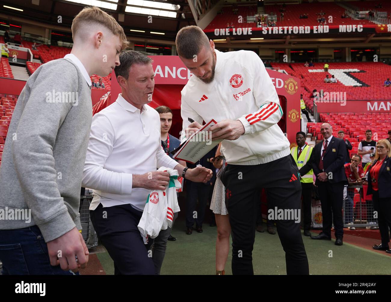 Manchester United’s David De Gea signs an autograph for John Crawford ...