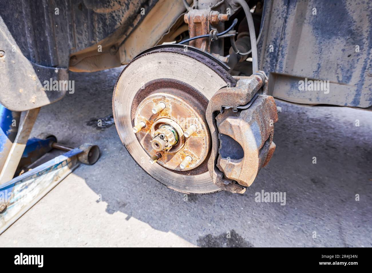 Replacement wheels on car road hi-res stock photography and images - Alamy