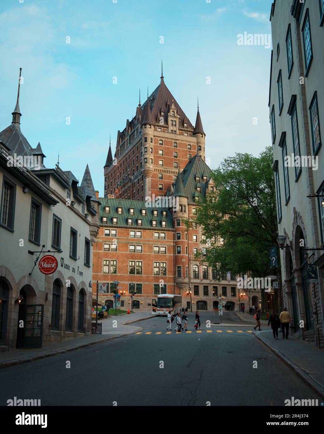 La chateau frontenac hi-res stock photography and images - Alamy