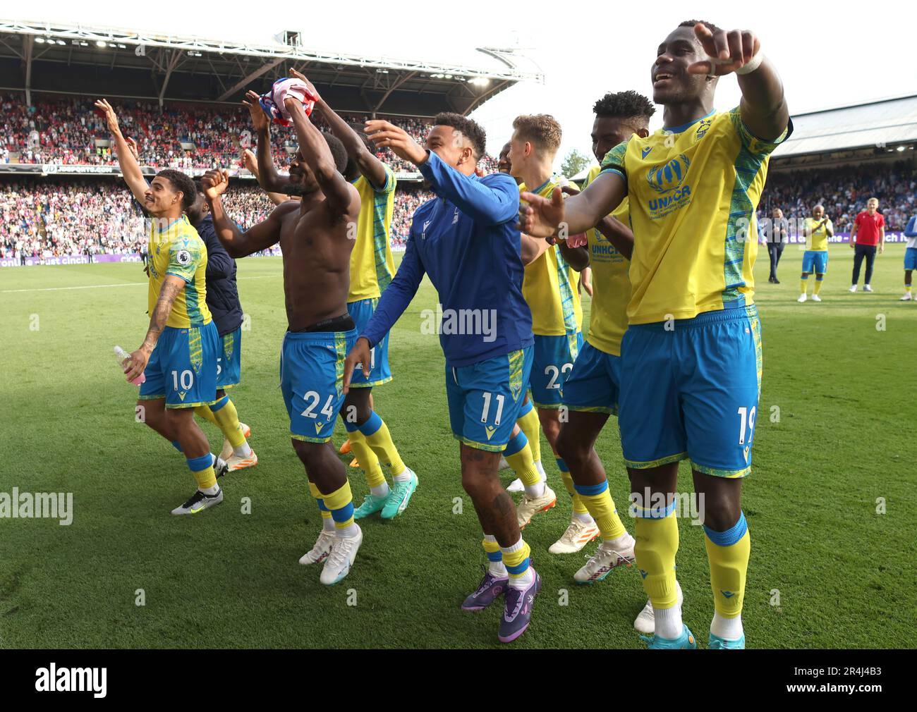 Nottingham Forest's Jesse Lingard (centre) celebrates with team-mates ...