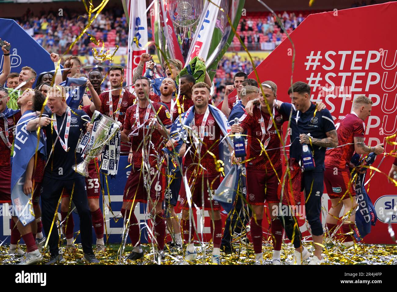 LONDON, ENGLAND - MAY 28: Carlisle players lifting the trophy after ...