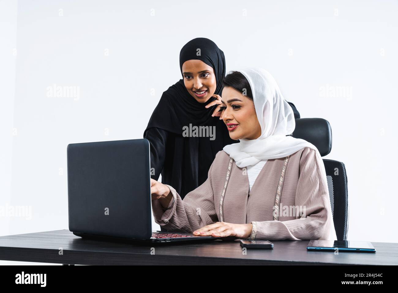 Beautiful arab middle-eastern women with traditional abaya dress in ...