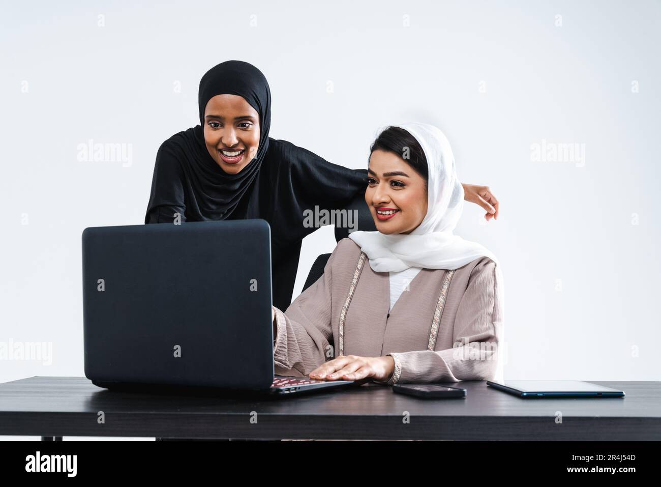 Beautiful arab middle-eastern women with traditional abaya dress in ...