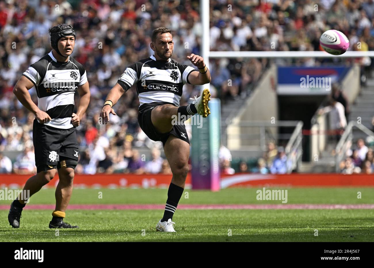 Twickenham, United Kingdom. 28th May, 2023. Barbarians Vs World XV ...