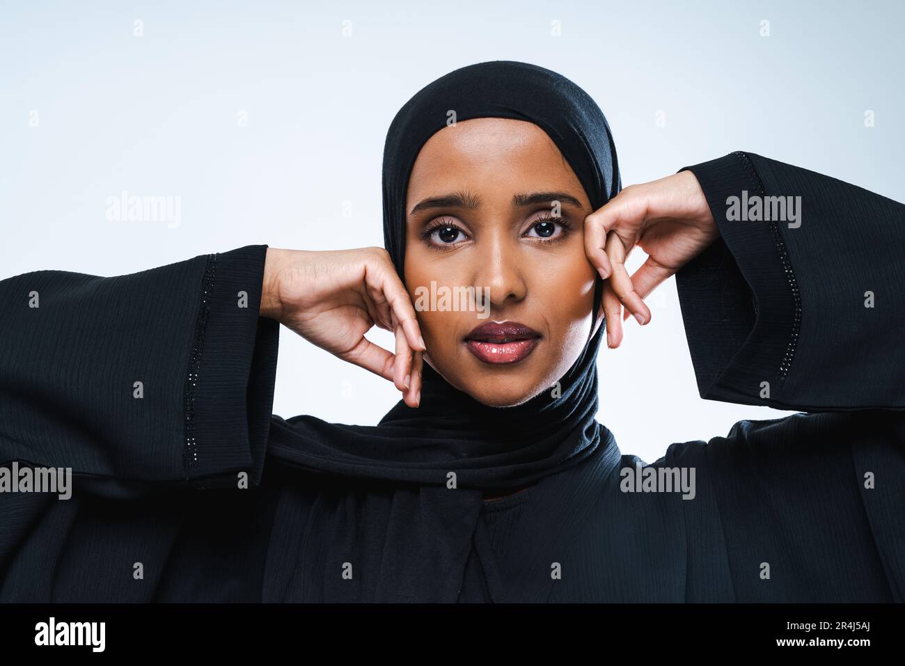 Beautiful arab middle-eastern woman with traditional abaya dress in ...