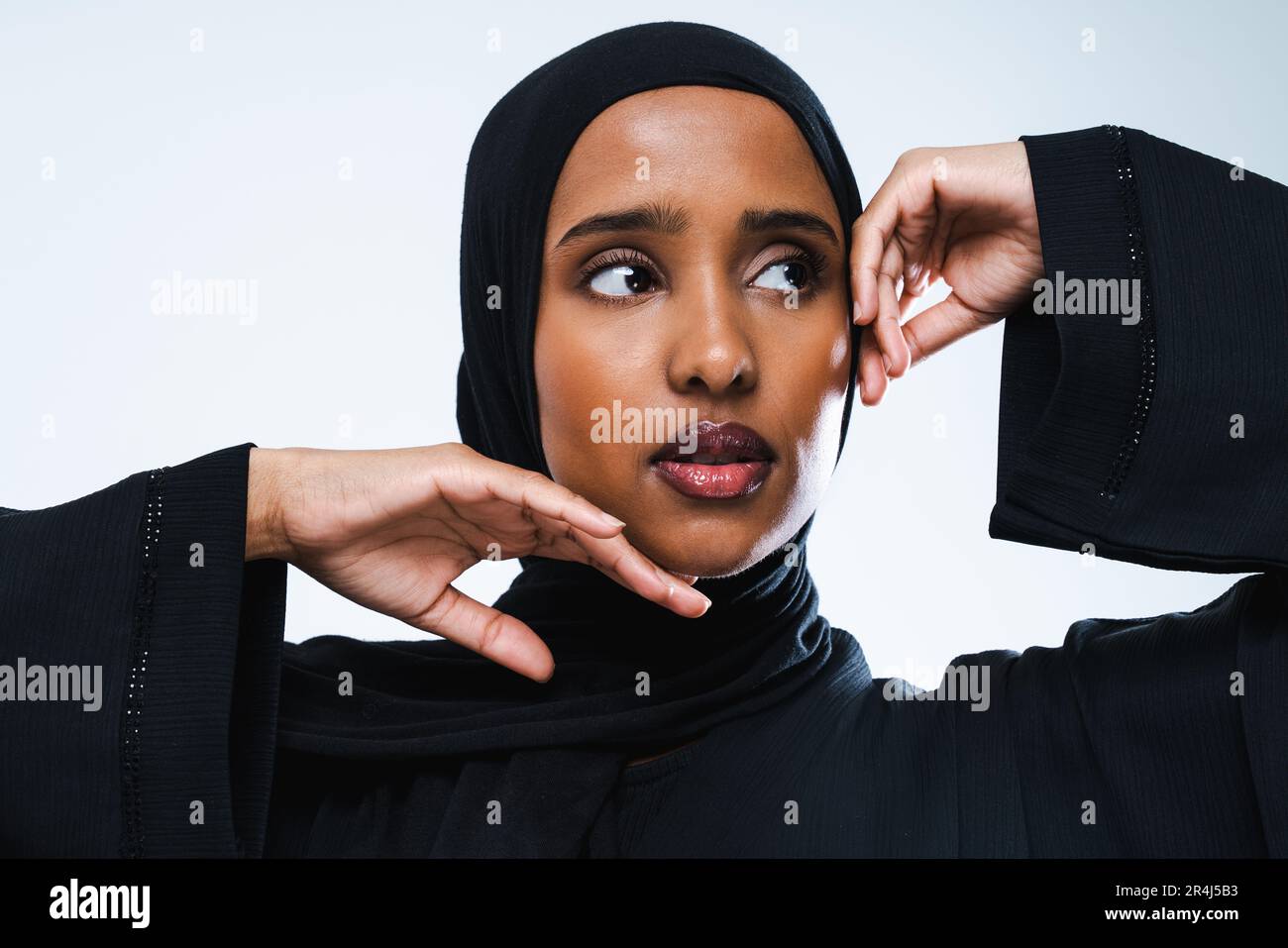 Beautiful arab middle-eastern woman with traditional abaya dress in ...