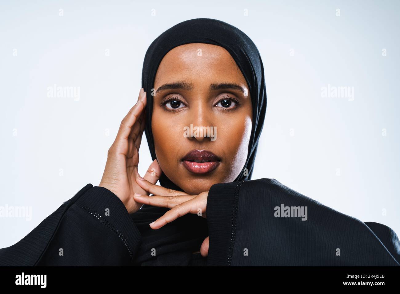 Beautiful arab middle-eastern woman with traditional abaya dress in ...