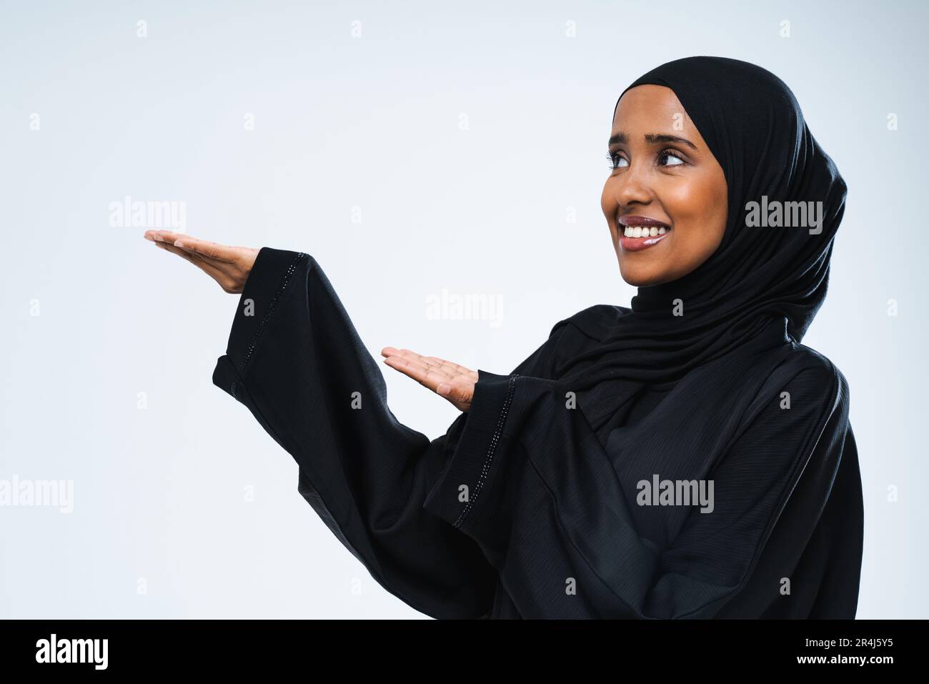Beautiful arab middle-eastern woman with traditional abaya dress in ...