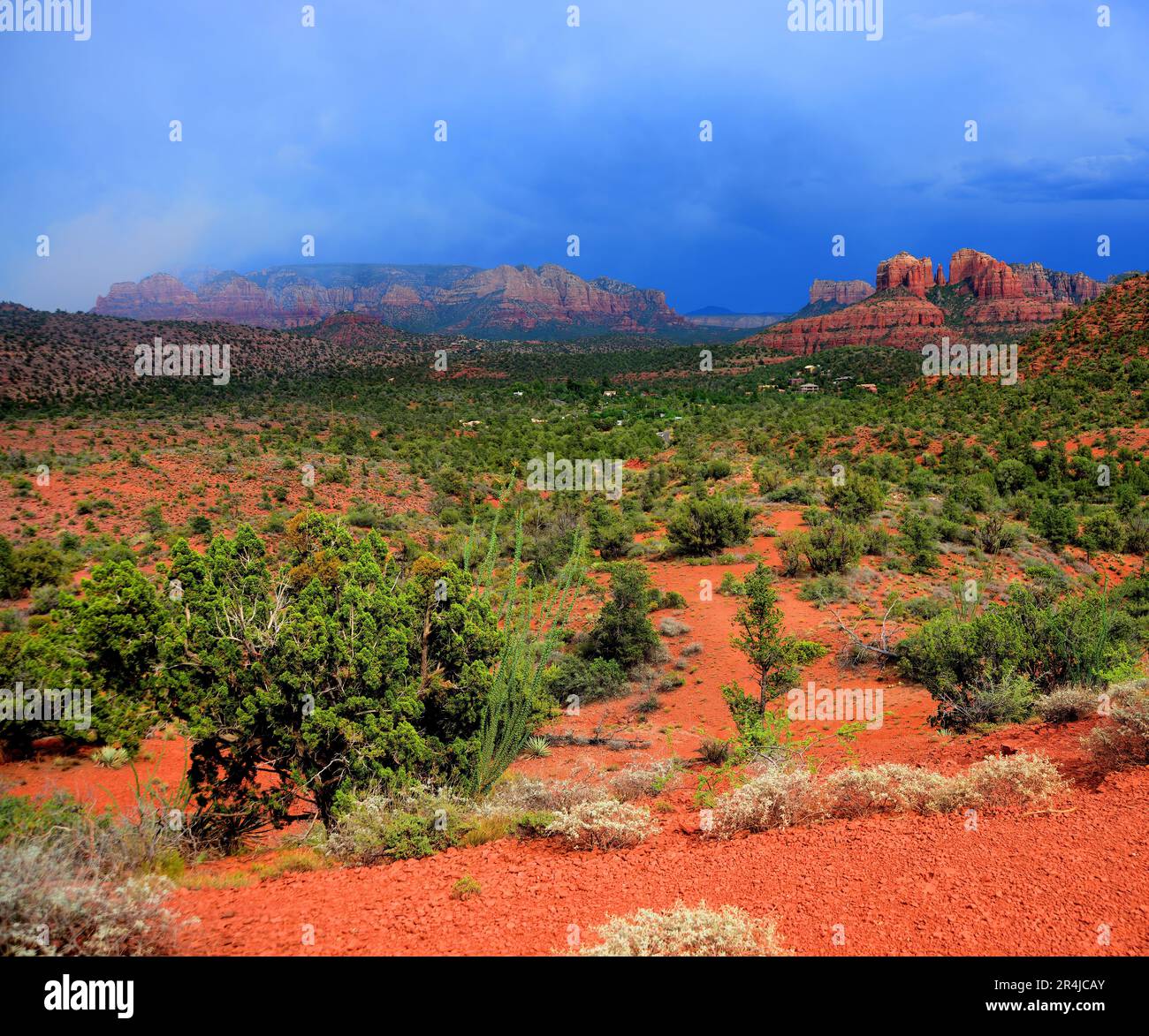 Sedona Arizona red rock country and surroundng mountain landscape Stock ...