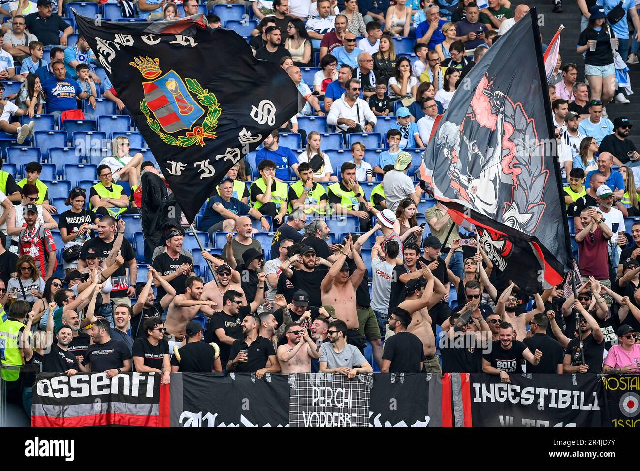 Cremonese fans hi-res stock photography and images - Alamy