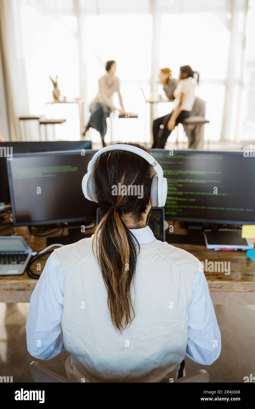 Male on computer rear view hi-res stock photography and images - Alamy