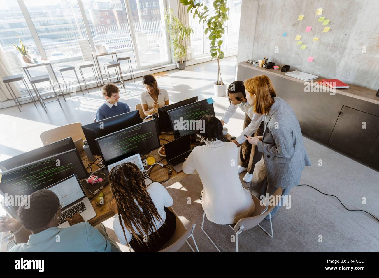 Indian people working with computers hi-res stock photography and ...
