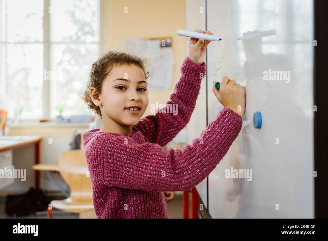 Whiteboard classroom kid hi-res stock photography and images - Alamy