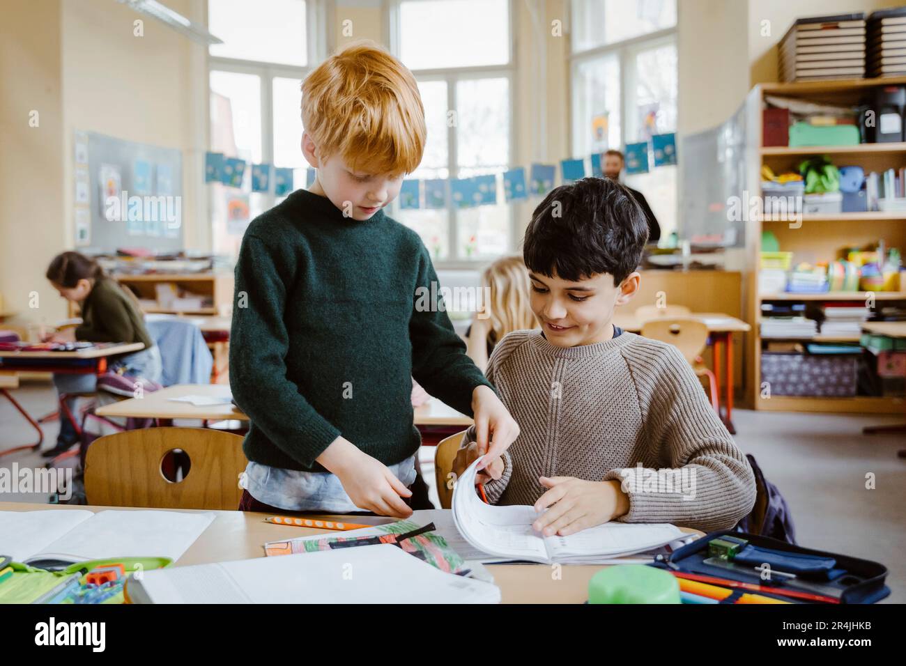 Children sharing book hi-res stock photography and images - Alamy