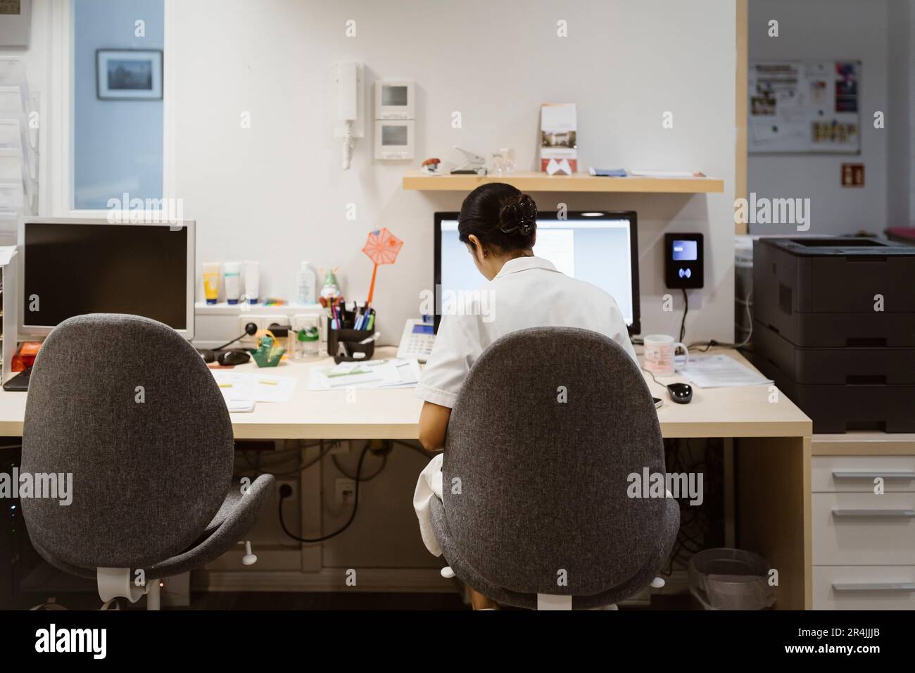 Female worker working in hi-res stock photography and images - Alamy