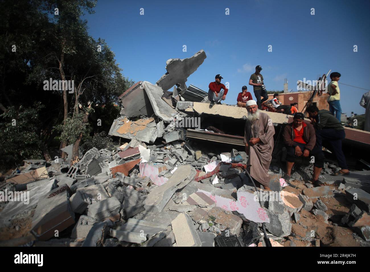 People are homeless after Israel’s offensive left hundreds of ...