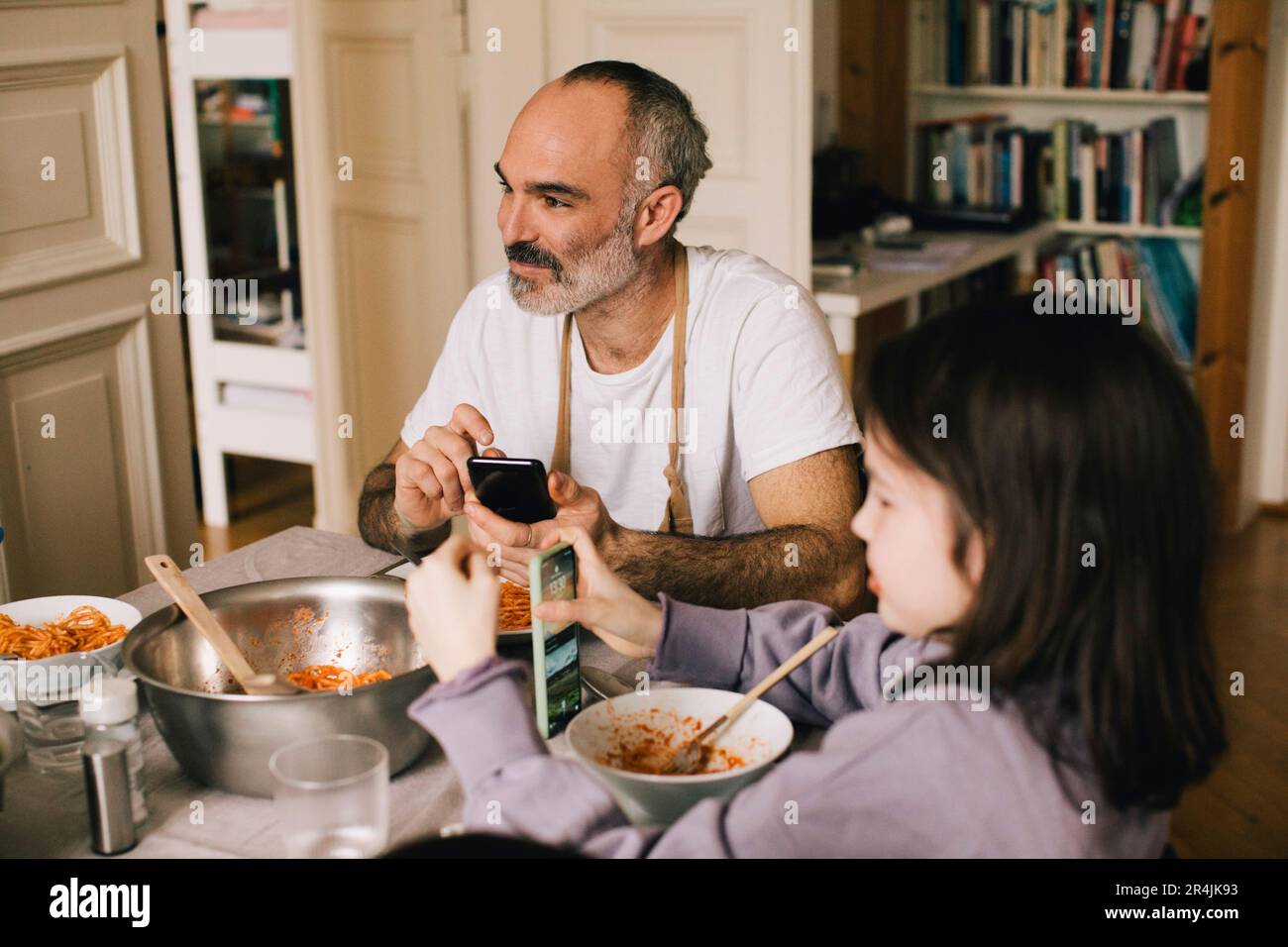 Family phones at the dinner table hi-res stock photography and images ...
