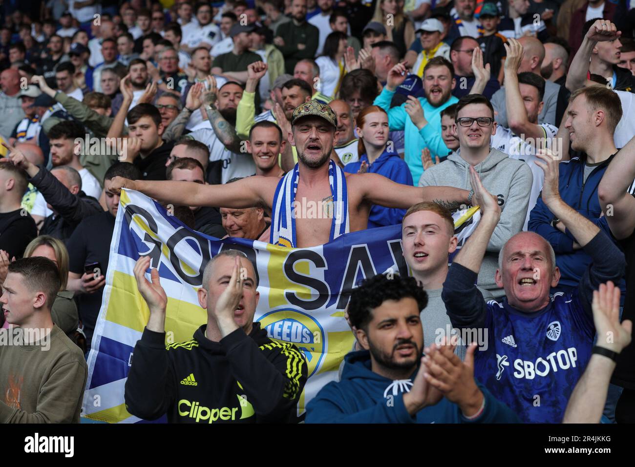 Tottenham hotspur fans cheer hi-res stock photography and images - Alamy