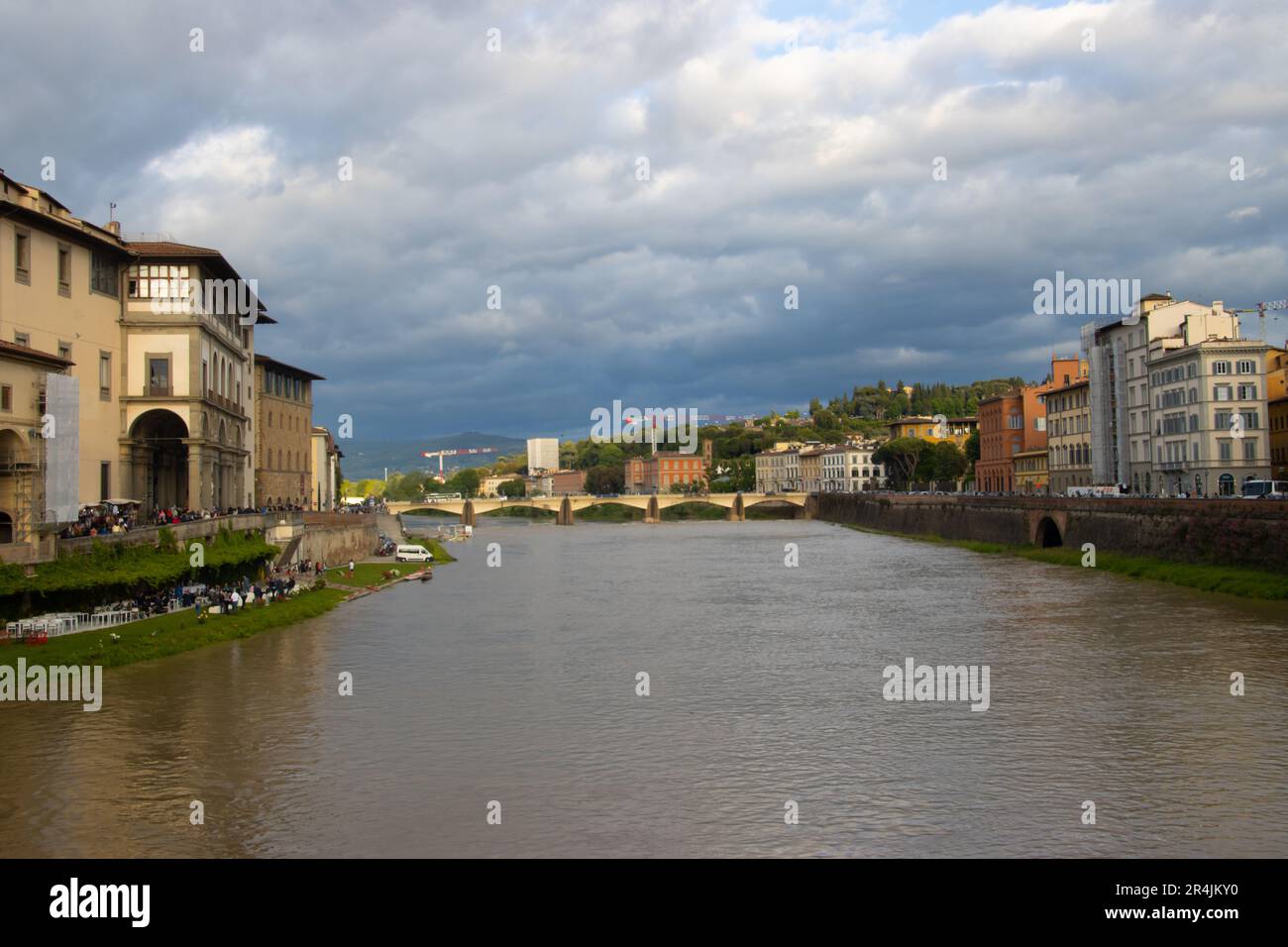River arno bridge buildings hi-res stock photography and images - Alamy