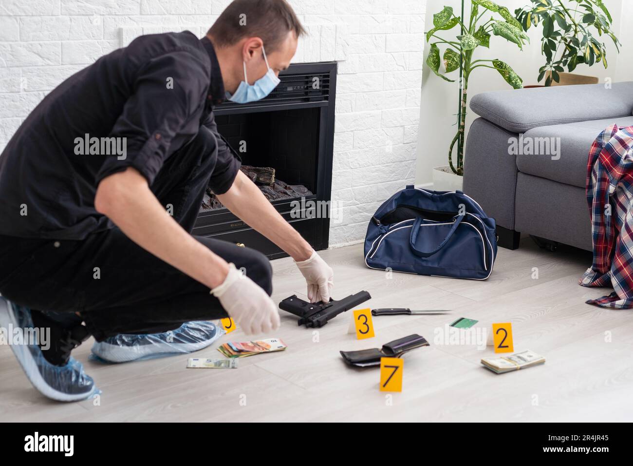 Crime scene investigation - collecting evidence Stock Photo - Alamy Crime scene investigation - collecting evidence Stock Photo - Alamy
