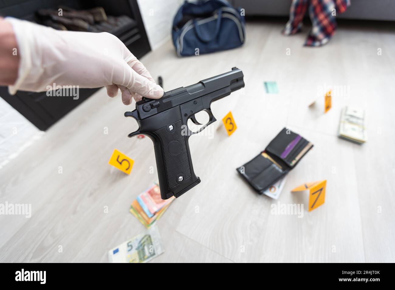 Finding crime scene evidence hi-res stock photography and images - Alamy