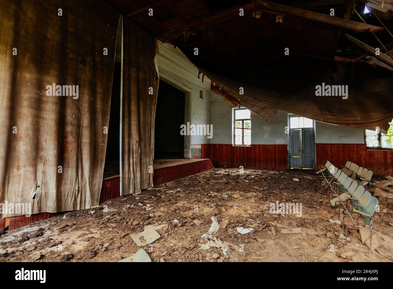 Dark rotten old abandoned ruined stage theater Stock Photo - Alamy