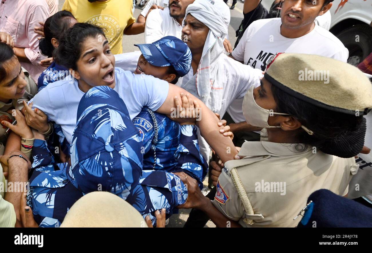 NEW DELHI, INDIA - MAY 28: Security personnel detain wrestler Sakshi ...