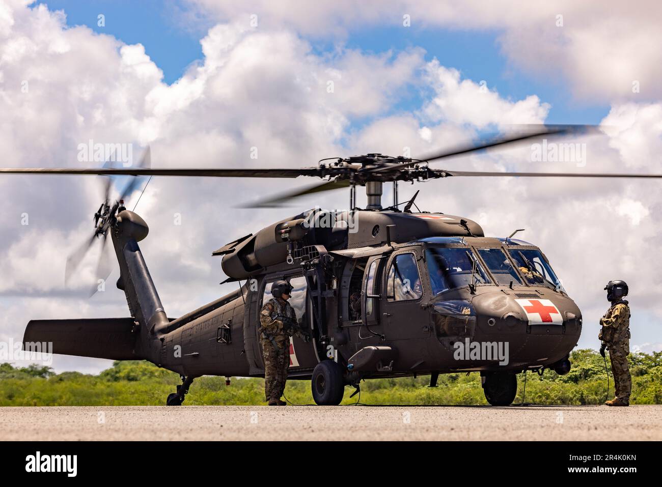 Hh 60m medevac blackhawk hi-res stock photography and images - Alamy